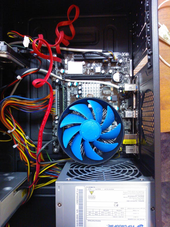 Het Assembleren Van Computers in Vekus LTD Redactionele Stock Foto ...