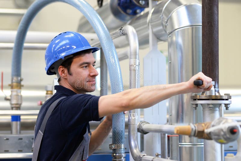 Assembleur Dans Un Ensemble Industriel - Assemblée Et Réparation Sur Le ...