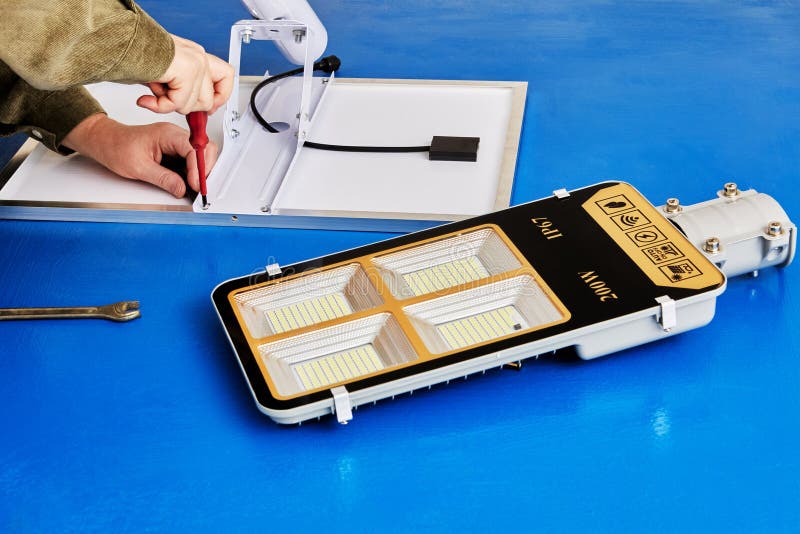 Assembling Stand Alone Solar LED Luminary Street Light, with Solar ...