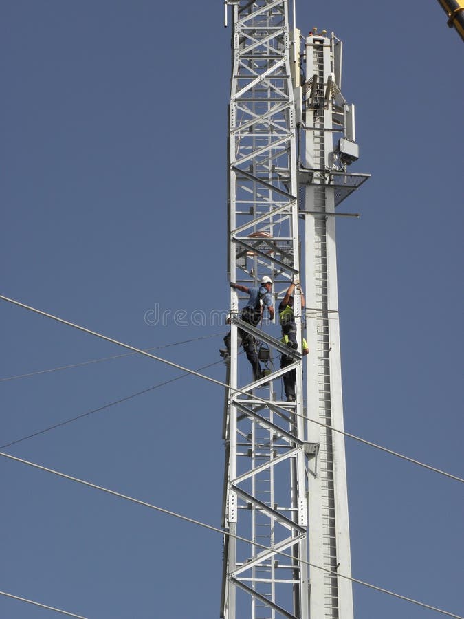 Assembling a Telecommunications Tower Editorial Photo - Image of tower ...