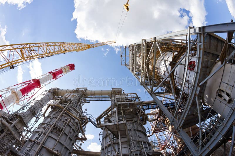 Assembly and Installation of Large Vertical Reactor at a Refiner Stock ...