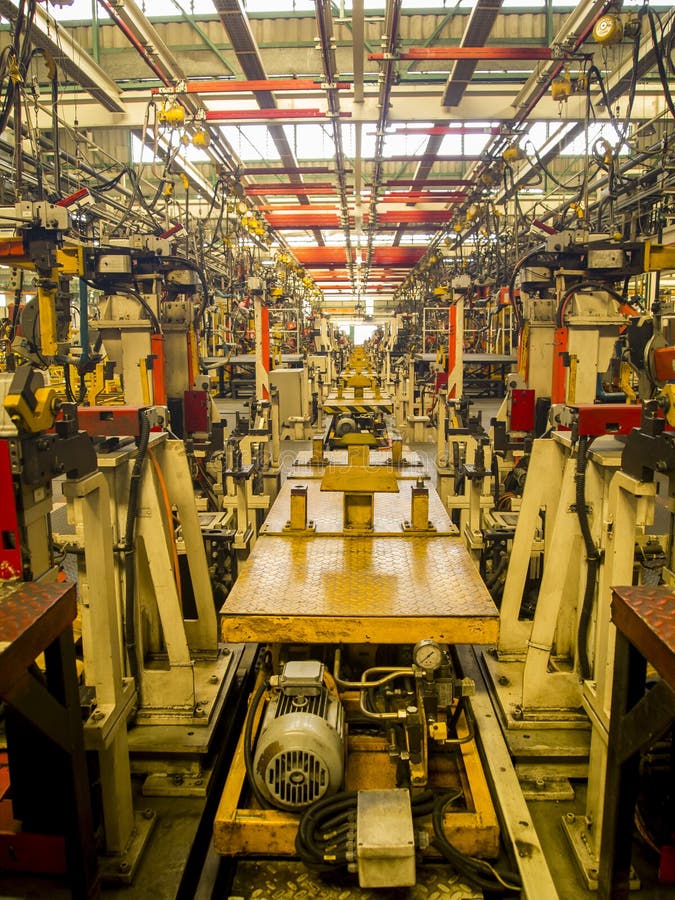 Car assembly line editorial image. Image of heavy, building - 26078565