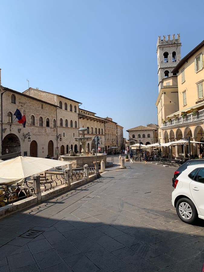 Piazza Del Comune, Assisi, Italy Editorial Stock Image - Image of ...