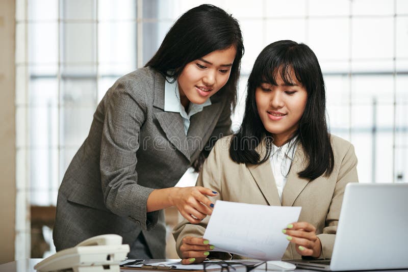 Assistant Talking To the Manager Stock Photo - Image of businesswomen ...