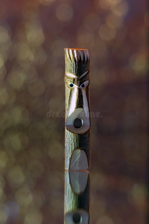 Assobio de madeira velho imagem de stock. Imagem de primitivo - 5449395