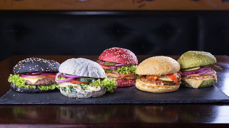Assorted a Coloré Des Hamburgers Image stock - Image du oignon, patate ...