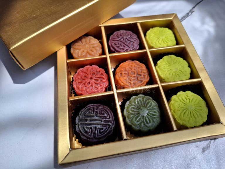 Assorted Mooncake in the Golden Box Gift Pack Stock Photo - Image of ...