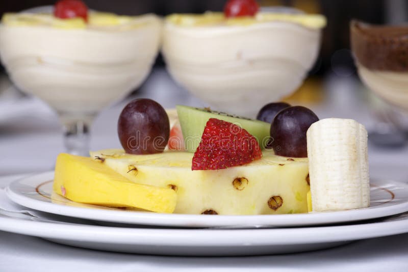 Assortiment de fruit photo stock. Image du ananas, assortiment - 23913816