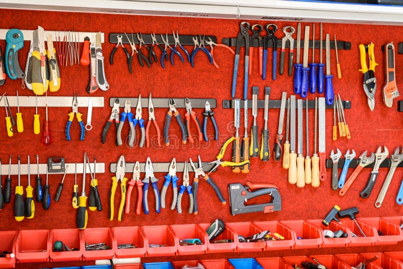 Assortiment Des Outils Dans L'atelier De Hangar D'outil Photographie ...
