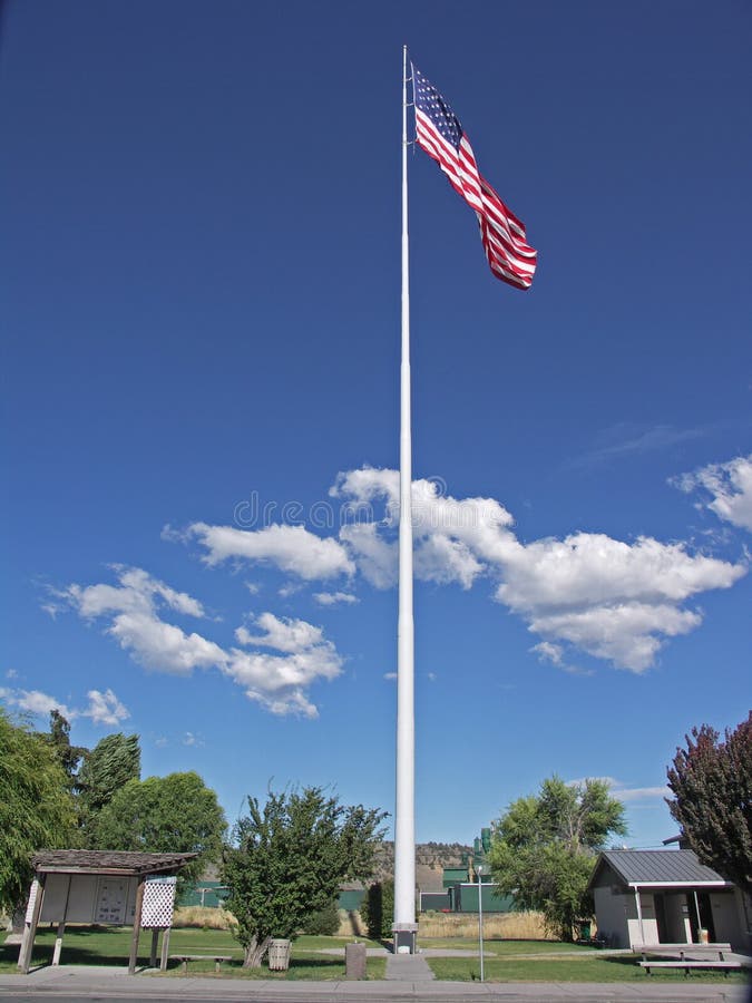 Asta De Bandera Fotos De Stock - Download 4,715 Fotos Libres de Derechos