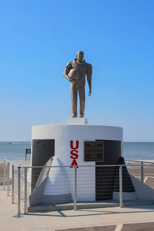 Astronaut Fred Haise Statue in Biloxi, MS Editorial Photo - Image of ...