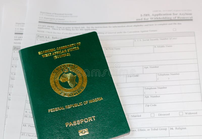 Asylantrag: Stempel Des Deutschen Wortes "Ausweisung" in Vertikaler ...