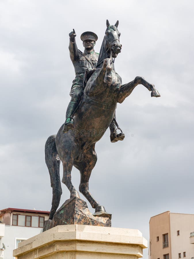 Ataturk Statue in Bergama stock image. Image of turkiye - 280977633