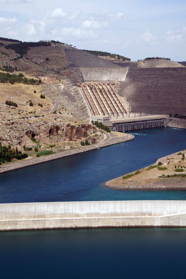 Ataturkdam Op Euphrates River Stock Foto - Image of rivier, eufraat ...