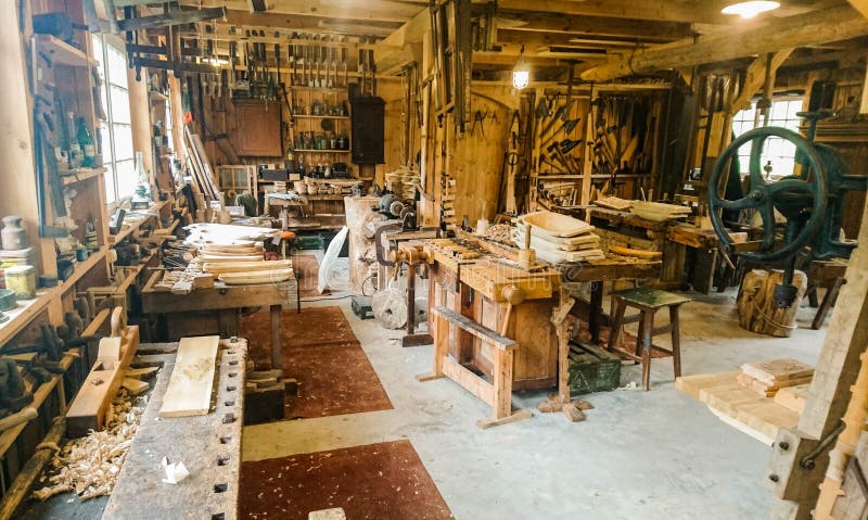 Atelier De Menuiserie De Vintage Avec Beaucoup D'outils Image stock ...