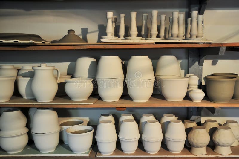 Atelier de poterie image stock. Image du décoratif, marché - 10475093