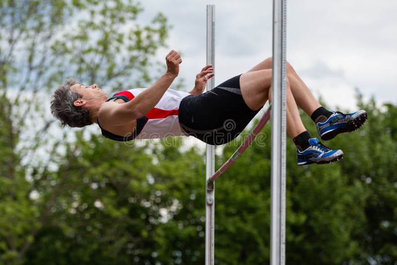 Ein Athlet im Hochsprung stockbild. Bild von herausforderung - 25101365