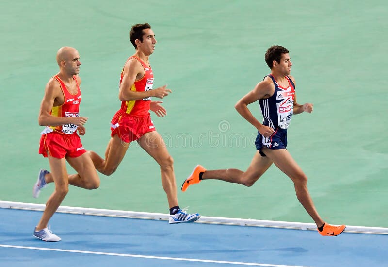 Running 1500 meters editorial photography. Image of legs - 15461442