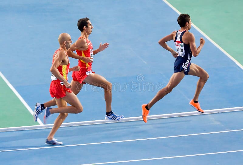 1500 meters men editorial photo. Image of embrace, background - 15461411