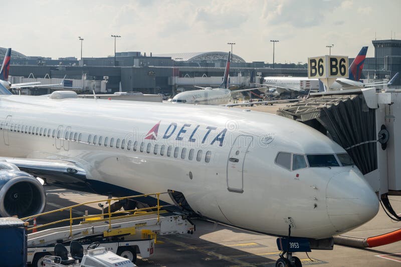 Atlanta, GA - 6-3-2023: Delta Airplane Being Boarded Editorial ...