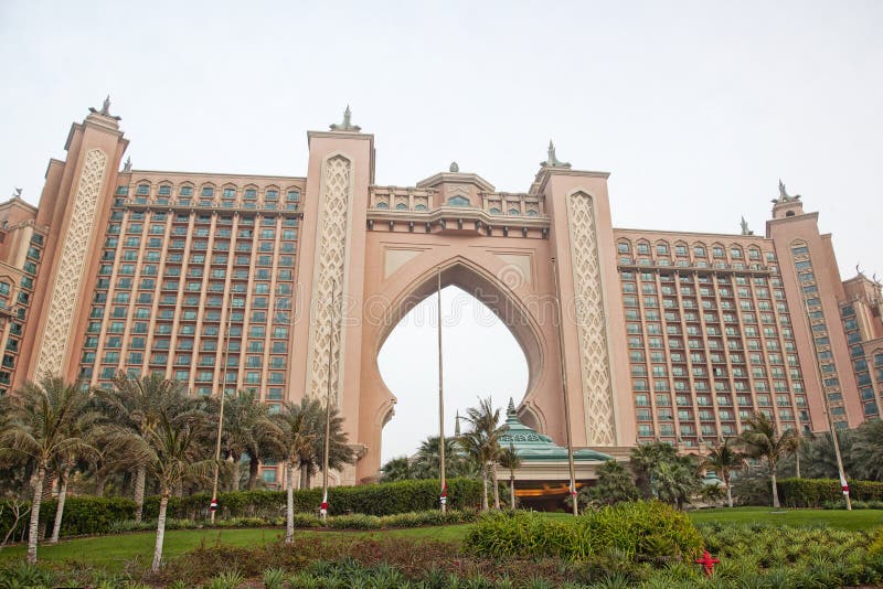 Atlantis Hotel, Palm Islands Stock Photo - Image of contemporary ...