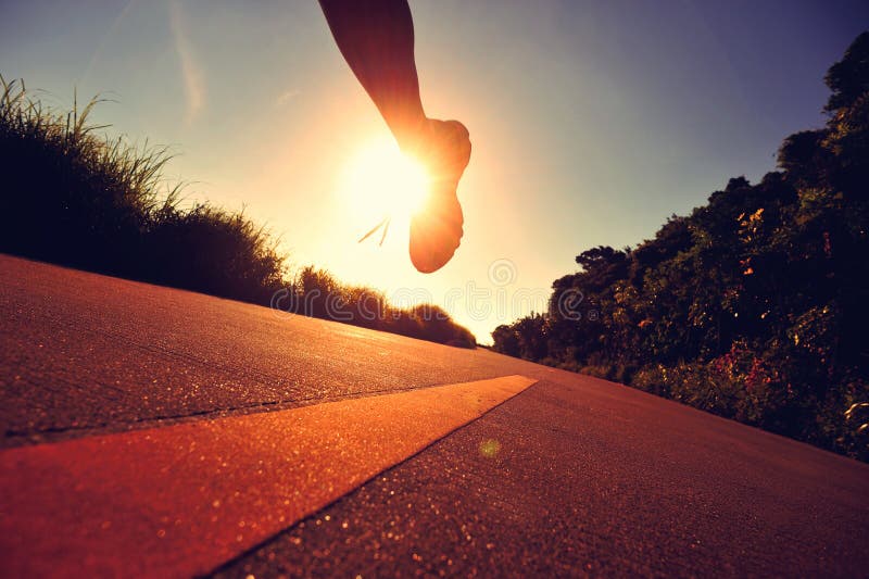 Atleta Do Corredor Corrido Na Estrada Do Beira-mar Foto de Stock ...