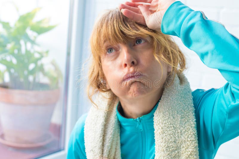 Atleta exhausto imagen de archivo. Imagen de deporte - 157218359