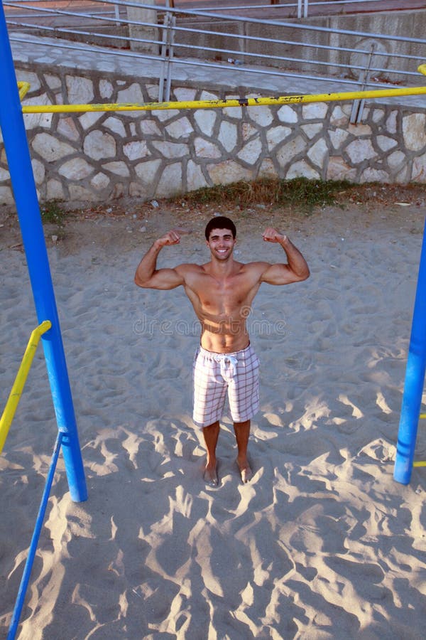 Atleta Que Muestra Sus Manos Infladas Foto de archivo - Imagen de ...