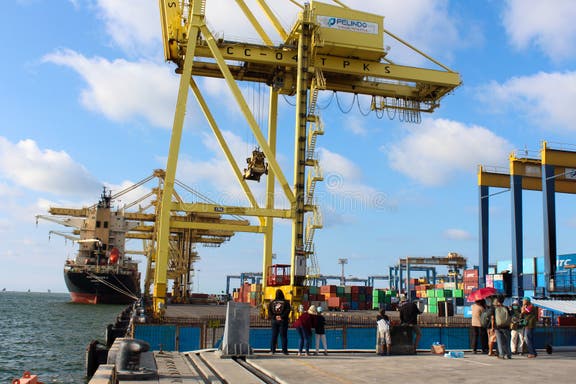 The Atmosphere of the Loading and Unloading of Containers at Tanjungmas ...