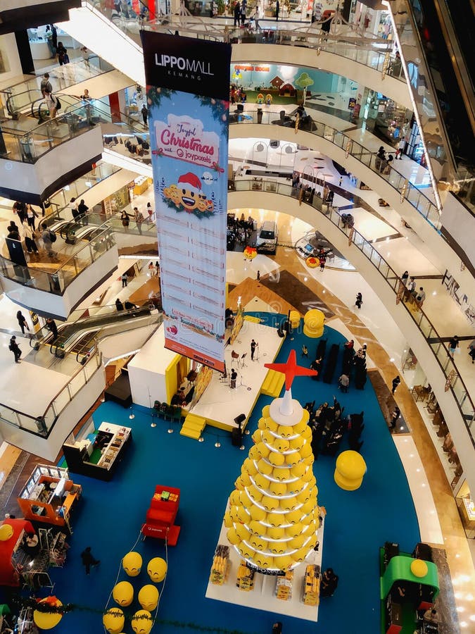 The Atmosphere of the Mall in Kemang, Jakarta during the Holidays ...