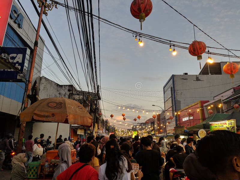 The Atmosphere of Pasar Lama Tangerang in the Afternoon Editorial Stock ...