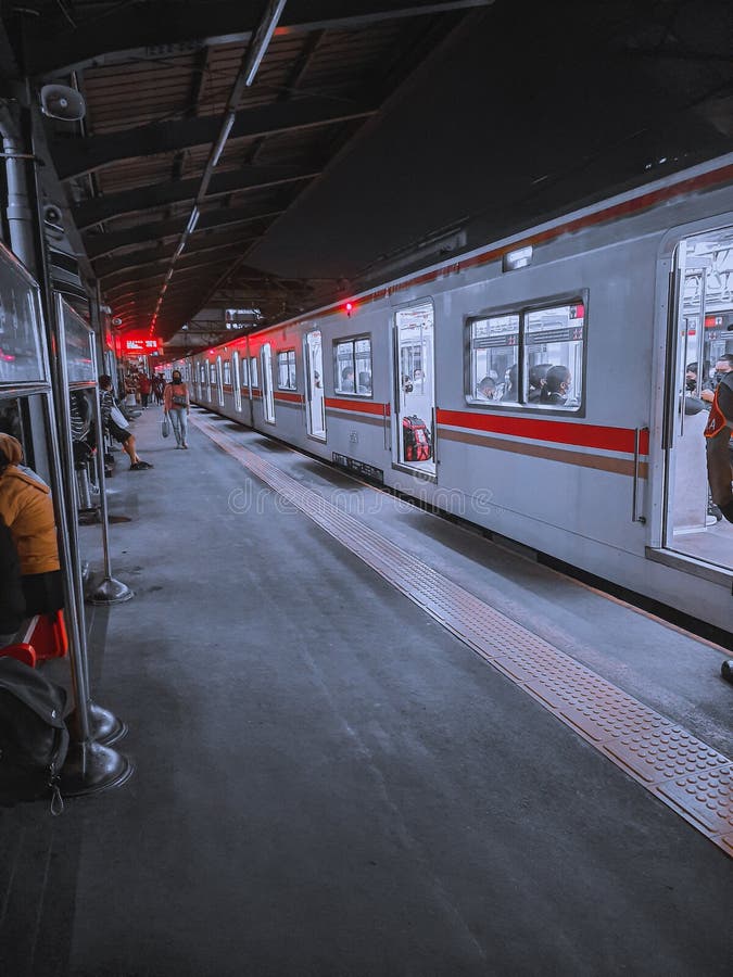 The Atmosphere of the Train Station at Night Editorial Image - Image of ...