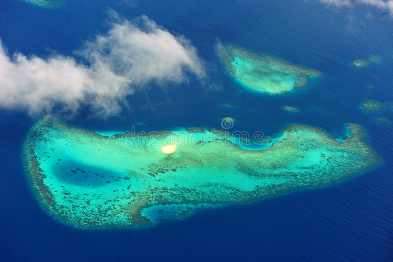 Atolli dei Maldives fotografia stock. Immagine di profondo - 27655024