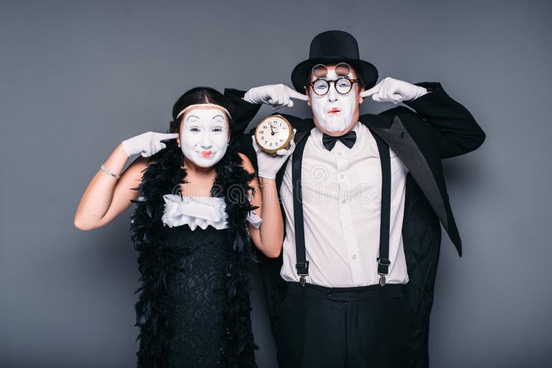 Execução Do Ator E Da Atriz Do Teatro Da Pantomima Imagem de Stock ...