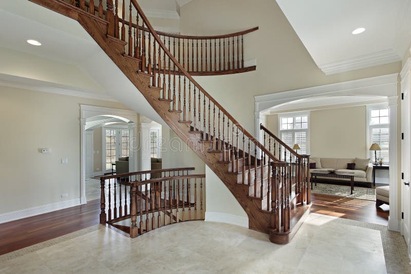 Atrio con la scala curva fotografia stock. Immagine di residenza - 21076584