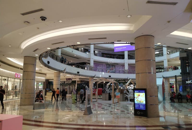 Atrium a Mall in Petronas Twin Tower Editorial Photography - Image of ...
