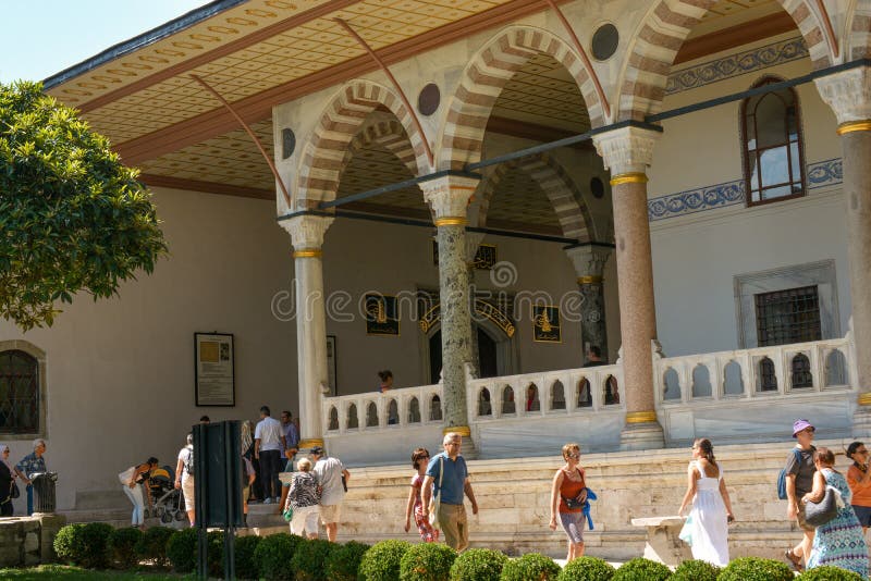 Atrium of Topkapi Palace editorial photography. Image of topkapi ...