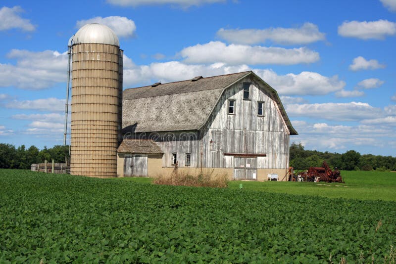 Attractive Barn and Silo in Wisconsin Stock Image - Image of farm ...