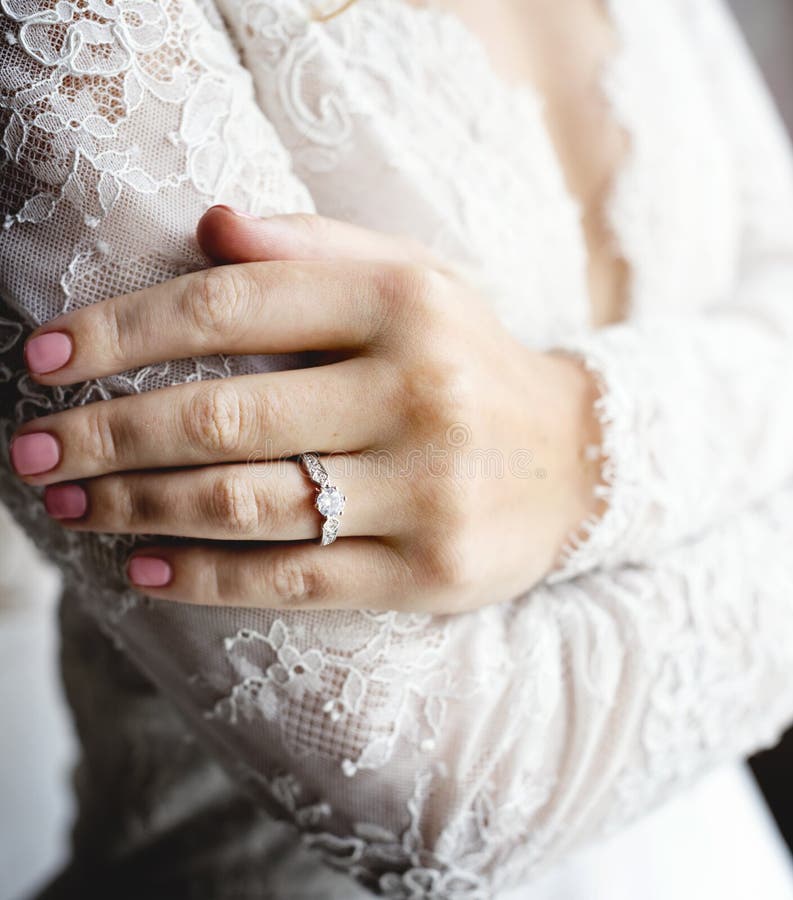 Attractive Beautiful Bride Showing Engagement Wedding Ring on Ha Stock ...