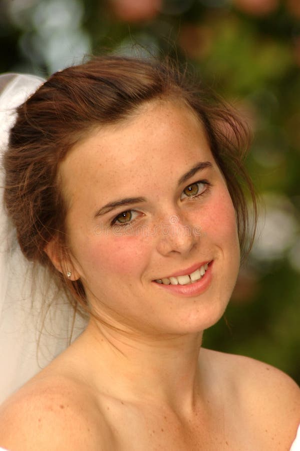 Brud fotografering för bildbyråer. Bild av framsida, klänning - 2957823