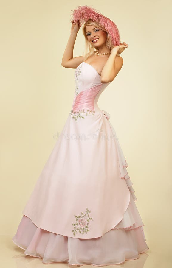 Attraktive Junge Frau Im Abendkleid. Portrait. Stockbild - Bild von ... Attraktive Junge Frau Im Abendkleid. Portrait. Stockbild - Bild von ...
