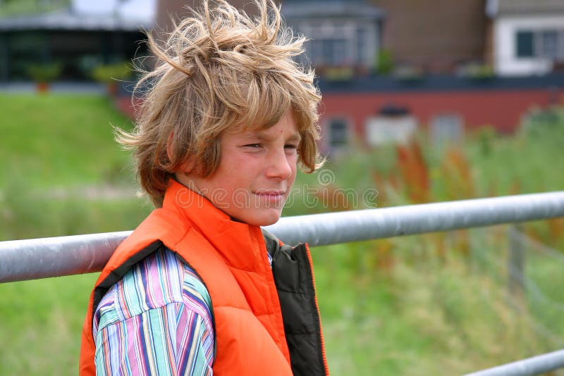 Attraktiver blonder Junge stockfoto. Bild von jugendliche - 182944