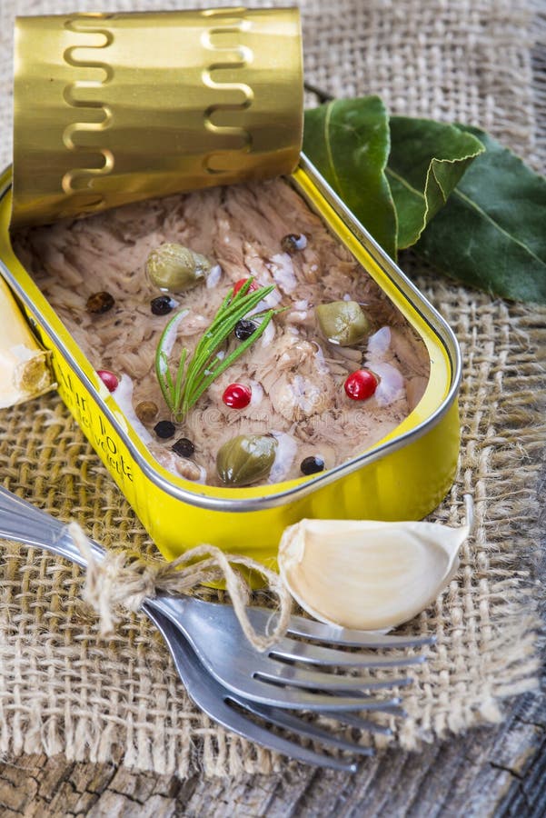 Atum Claro No Azeite Enlatado Imagem de Stock - Imagem de serapilheira ...