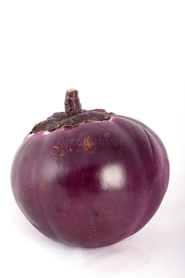 Aubergine ronde image stock. Image du rond, recette, légume - 23152765