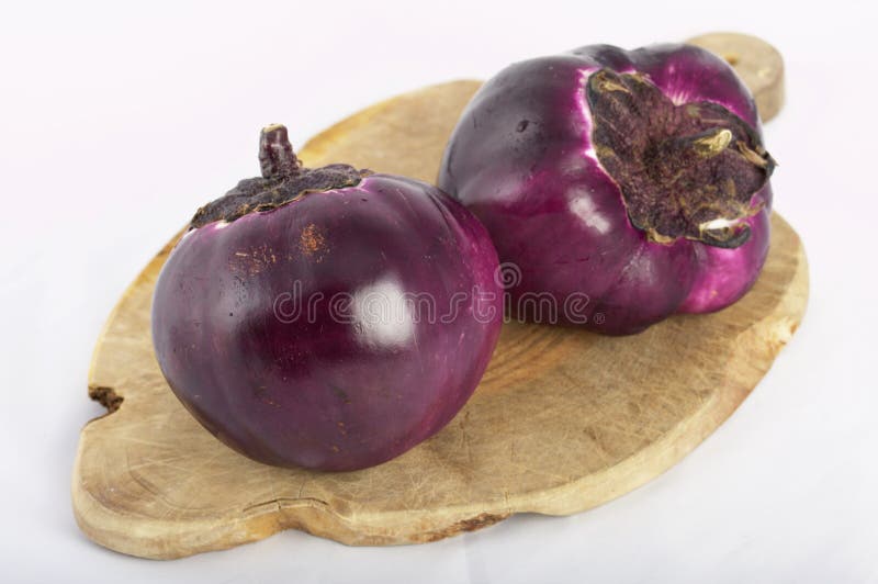 Aubergine ronde image stock. Image du rond, recette, légume - 23152765