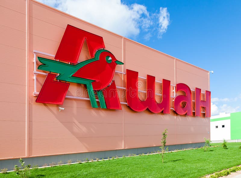Auchan Samara Store imagen de archivo editorial. Imagen de centro ...