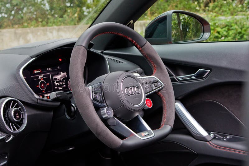 Audi TTRS 2018 Wheel editorial photo. Image of display - 129861761