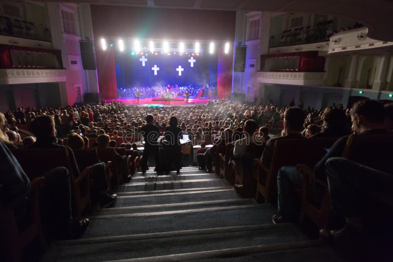 Audience Watching the Scene with Artists. Editorial Photography - Image ...
