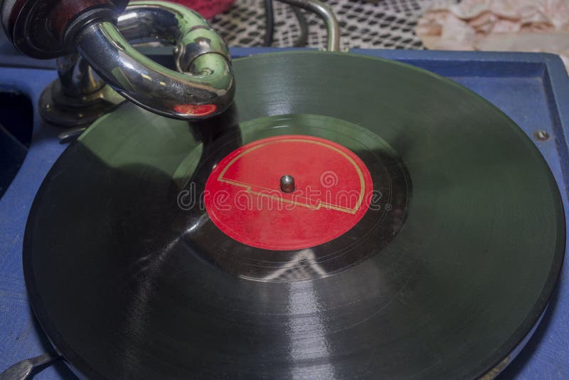 Audioplate on Ancient Record Player Stock Image - Image of classic ...
