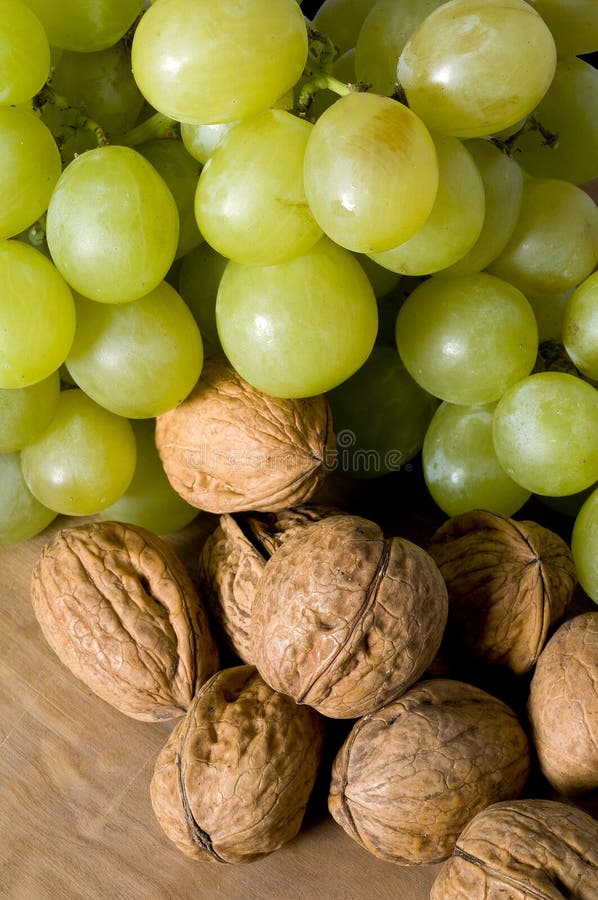Aufbau Der Trauben Und Der Muttern Stockbild - Bild von geschmack ...